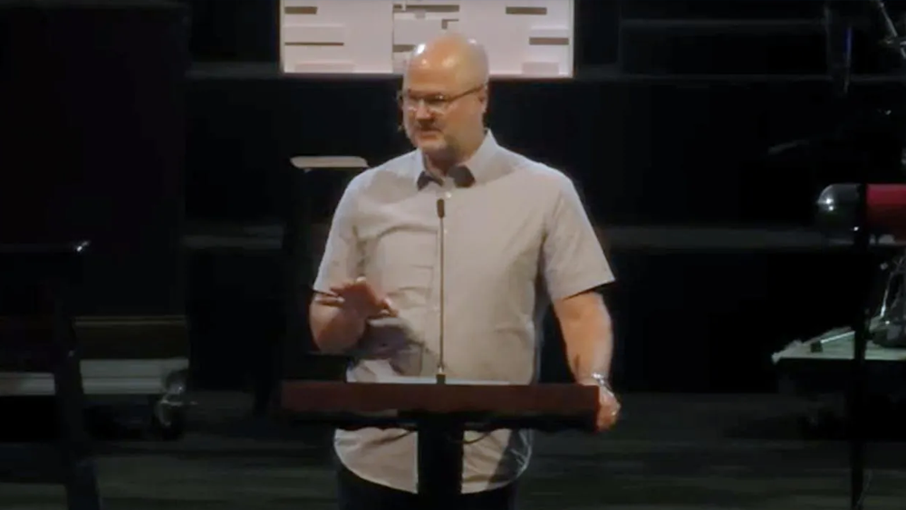 Pastor de una megaiglesia presbiteriana de Nashville, en excedencia ...