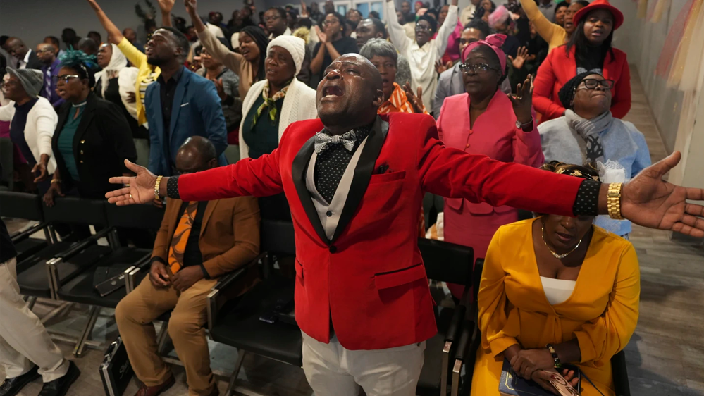 Migrantes haitianos en Springfield, Ohio, recurren a la fe en medio de ...