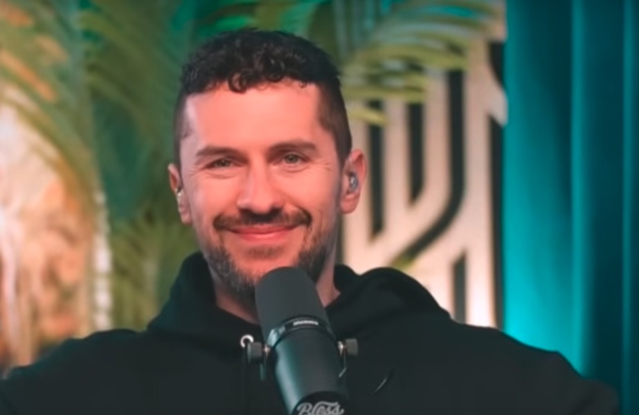 Ex ateo que escapó de los horrores del comunismo se convierte en estrella cristiana de YouTube e ...