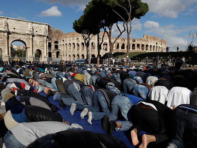 Hundreds of Muslims Pray at Rome's Colosseum | CBN News